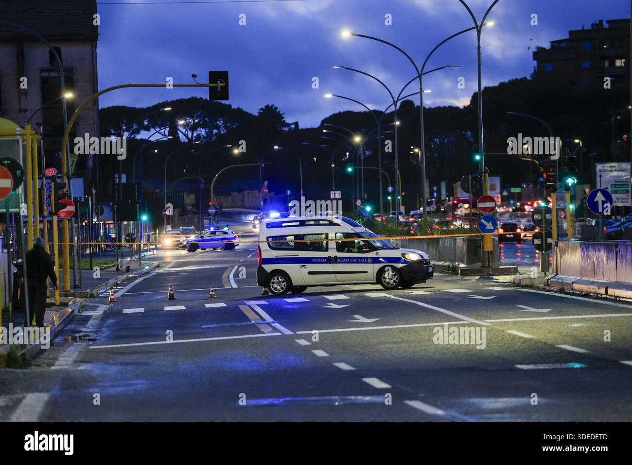 **NO WEBSITE OR NEWSPAPERS, ONLY FOR ITALY** Aniene River flooding ...