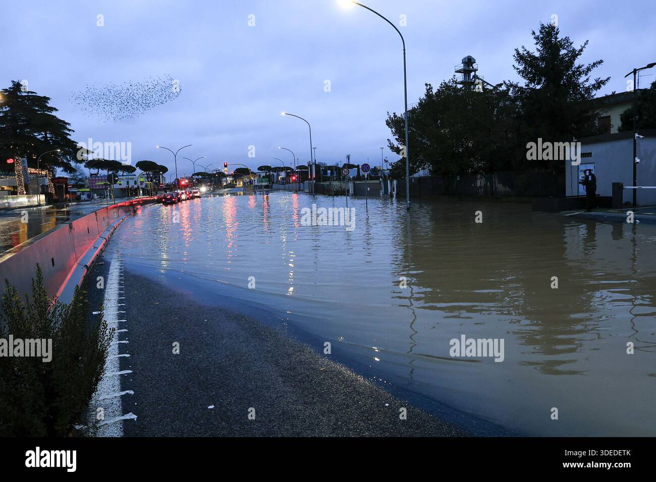 **NO WEBSITE OR NEWSPAPERS, ONLY FOR ITALY** Aniene River flooding ...