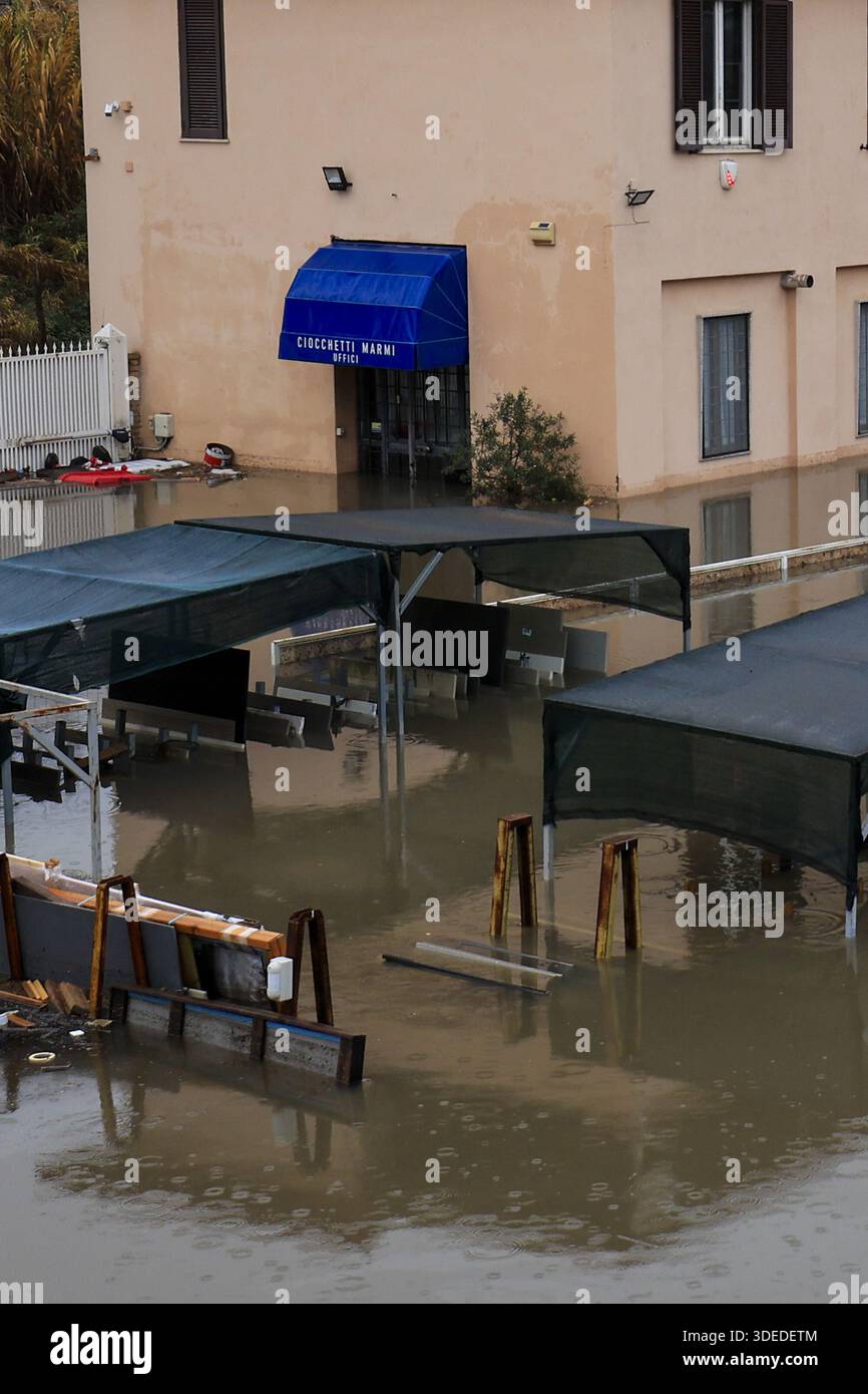 **NO WEBSITE OR NEWSPAPERS FOR ITALY ONLY** Aniene River flooding ...