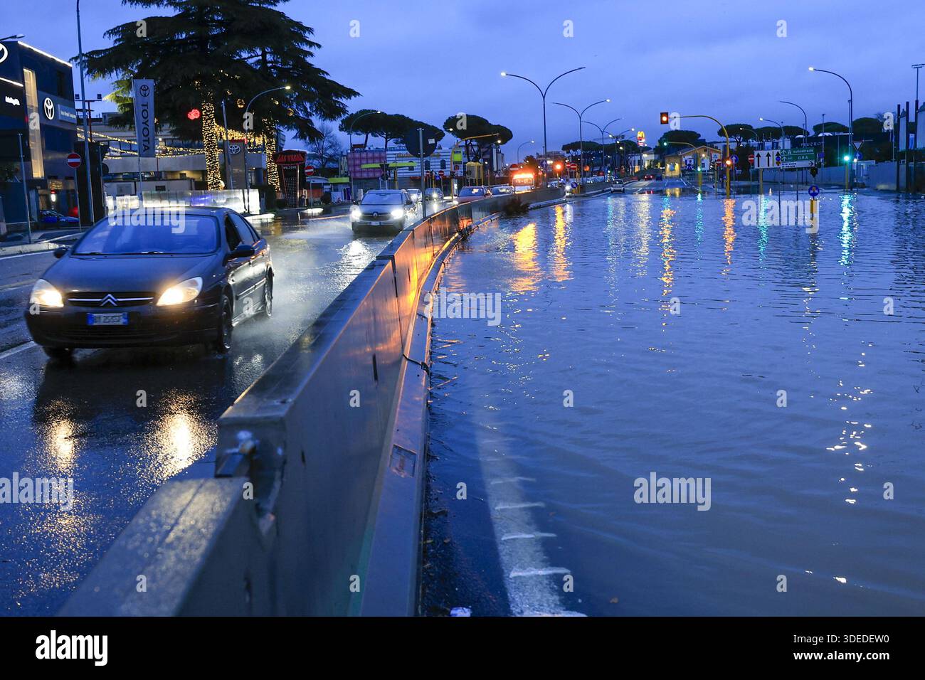 **NO WEBSITE OR NEWSPAPERS, ONLY FOR ITALY** Aniene River flooding ...