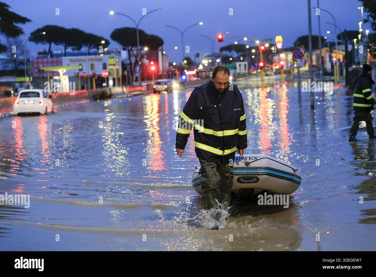 **NO WEBSITE OR NEWSPAPERS, ONLY FOR ITALY** Aniene River flooding ...