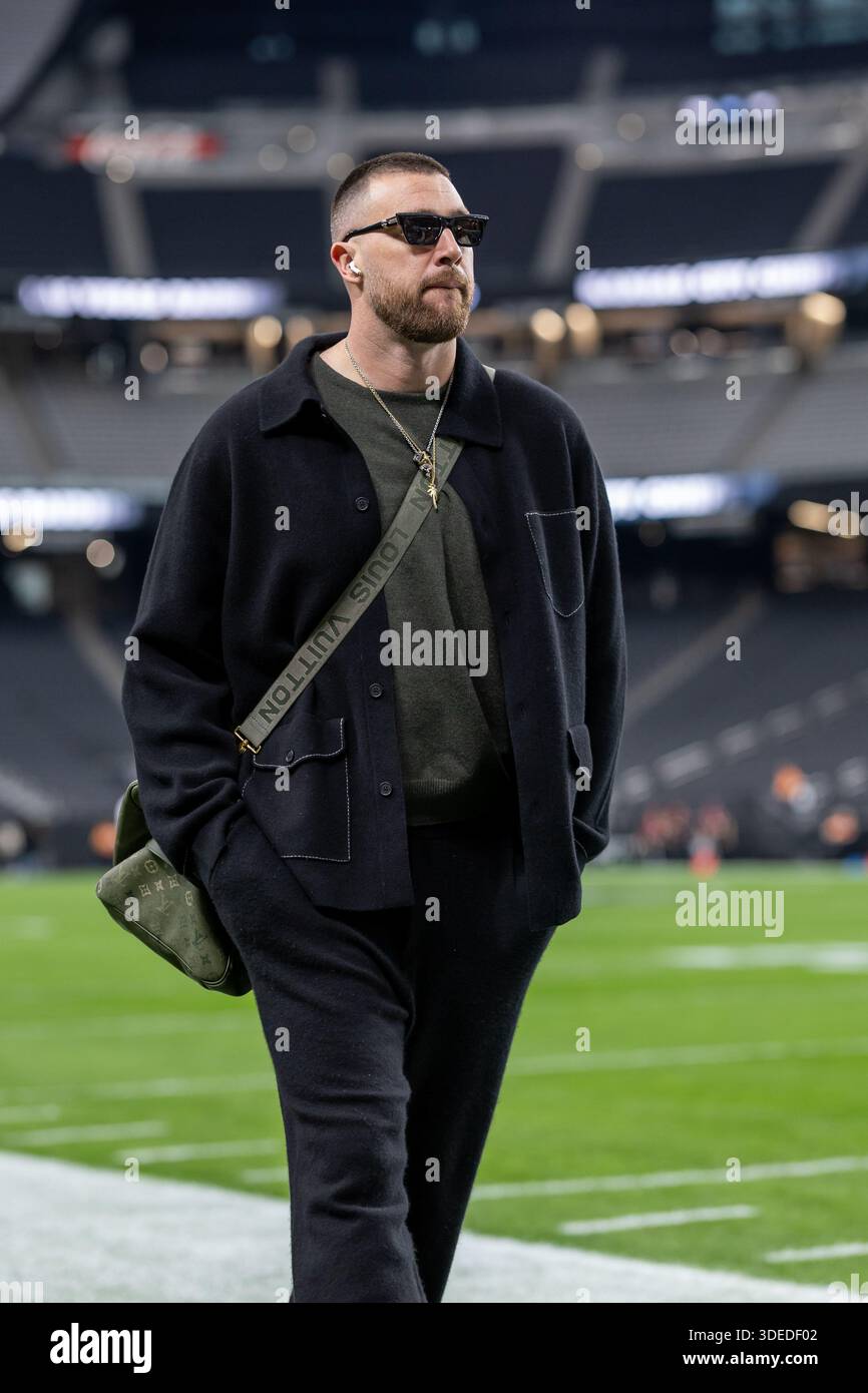 Kansas City Chiefs tight end Travis Kelce (87) arrives at the stadium ...