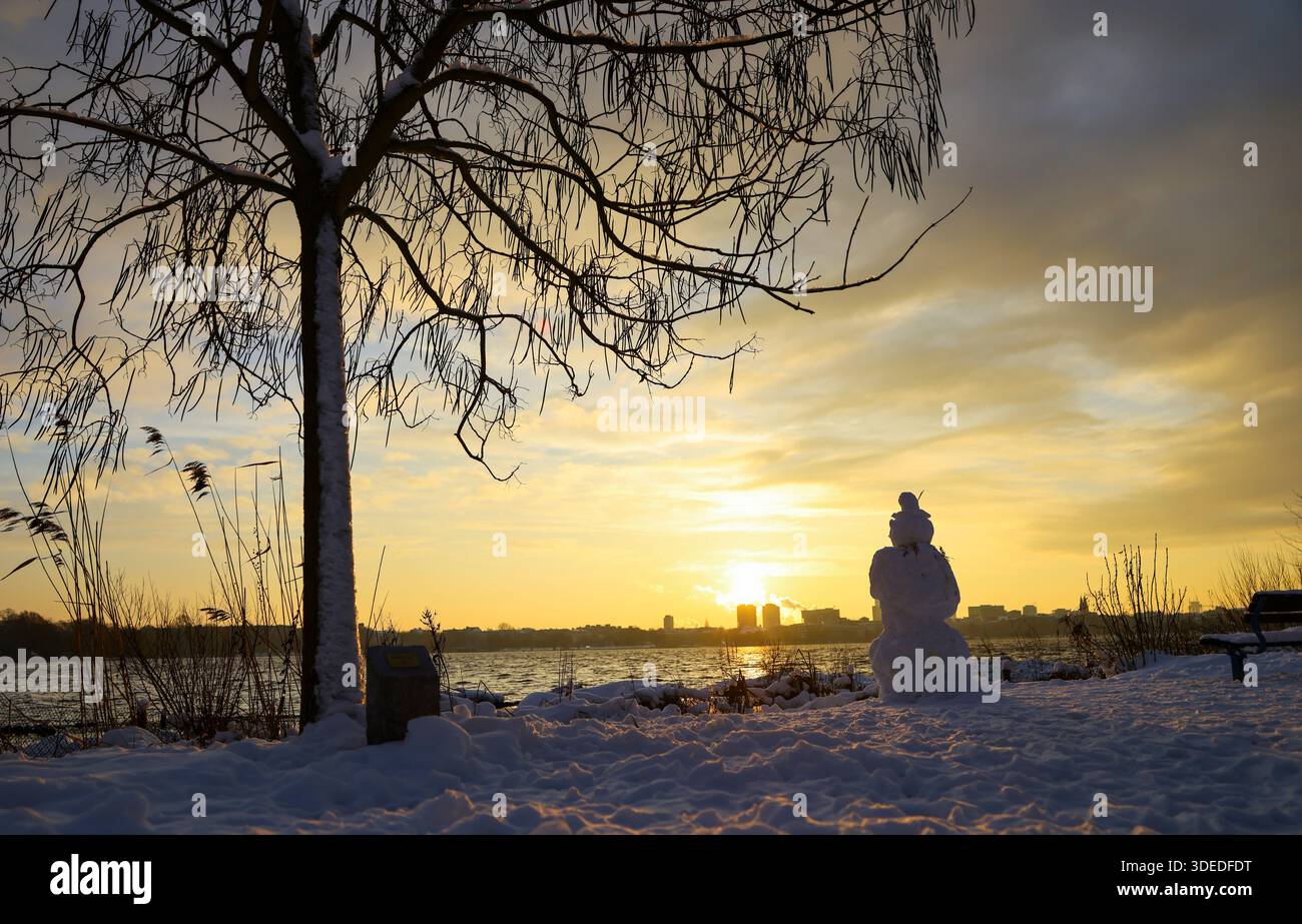 07 January 2026, Hamburg: A snowman stands on the Alster at sunrise in ...