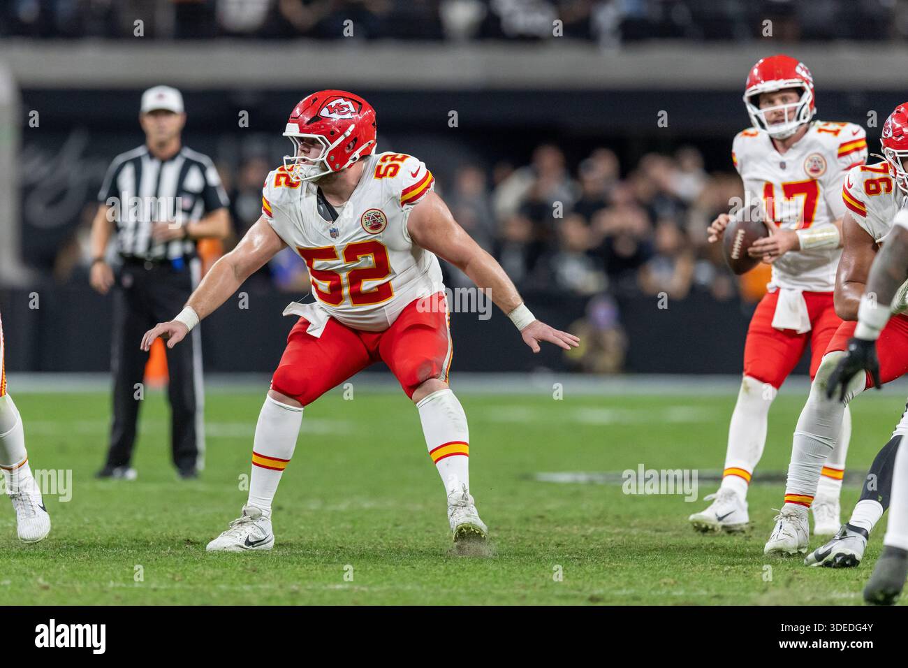 Kansas City Chiefs center Creed Humphrey (52) blocks against the Las ...
