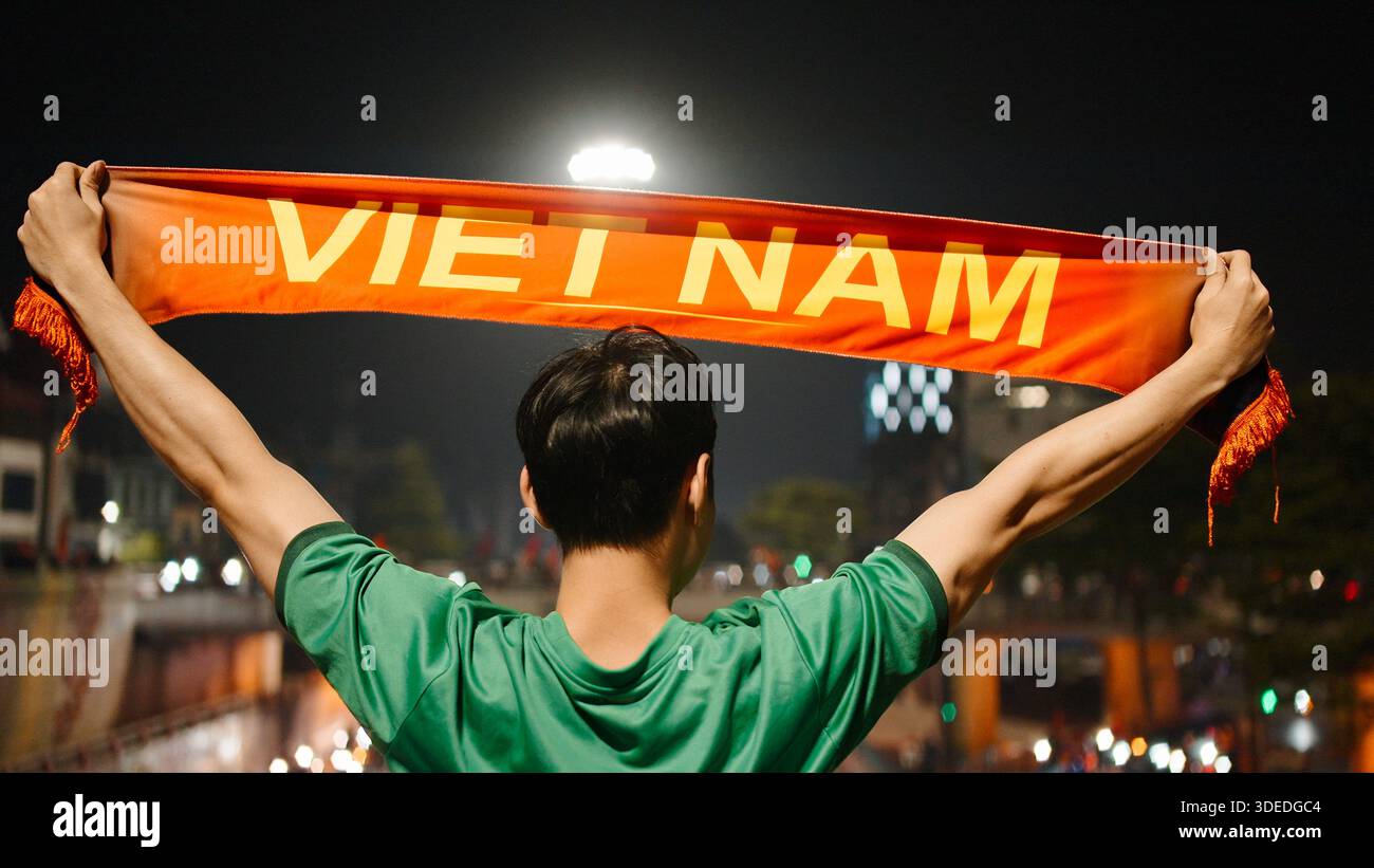 Vietnamese fan cheering football hi-res stock photography and images ...