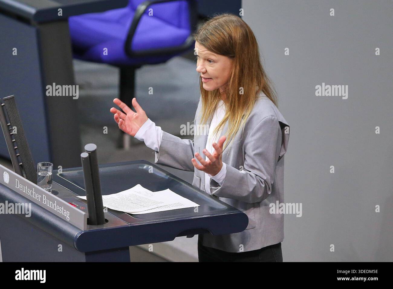 Berlin, Deutschland, 19.12.2025: Deutscher Bundestag: 51 ...
