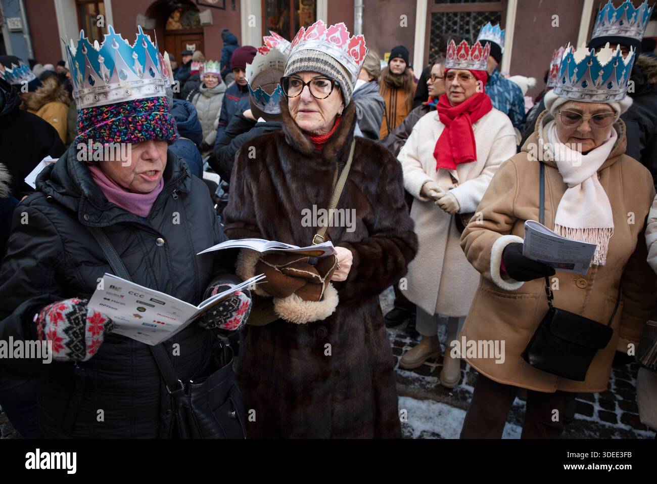 Women sing Christmas carols during the Three Kings Procession in Gdansk ...