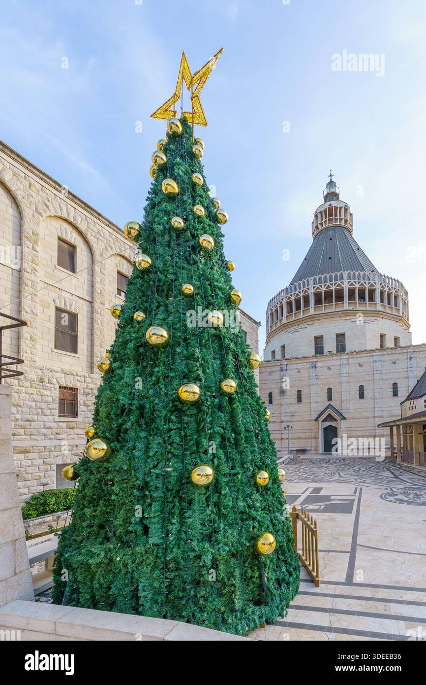 View christmas tree basilica hi-res stock photography and images - Alamy