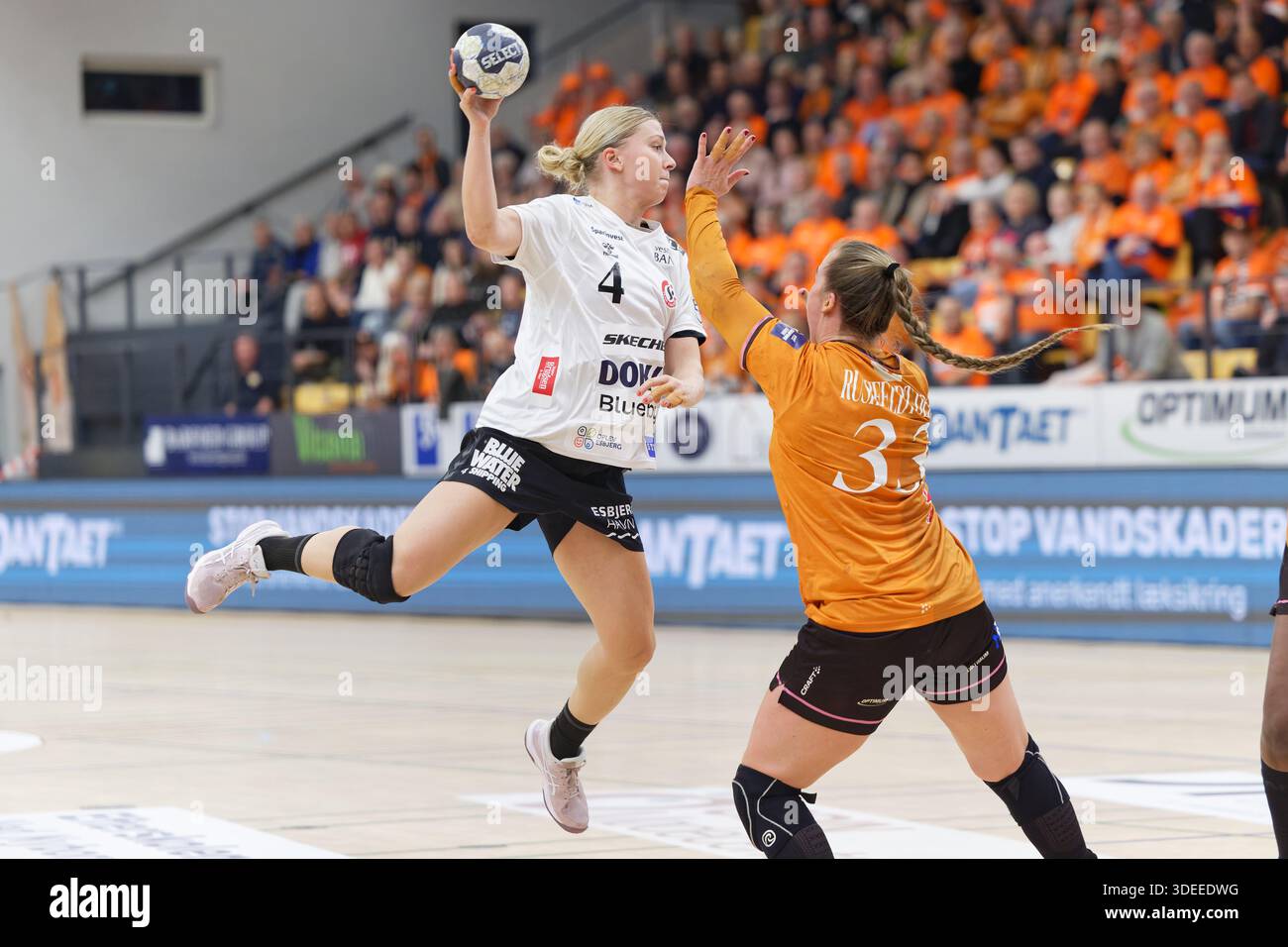 Odense, Denmark. 06th, January 2026. Michala Moller (4) of Team Esbjerg ...