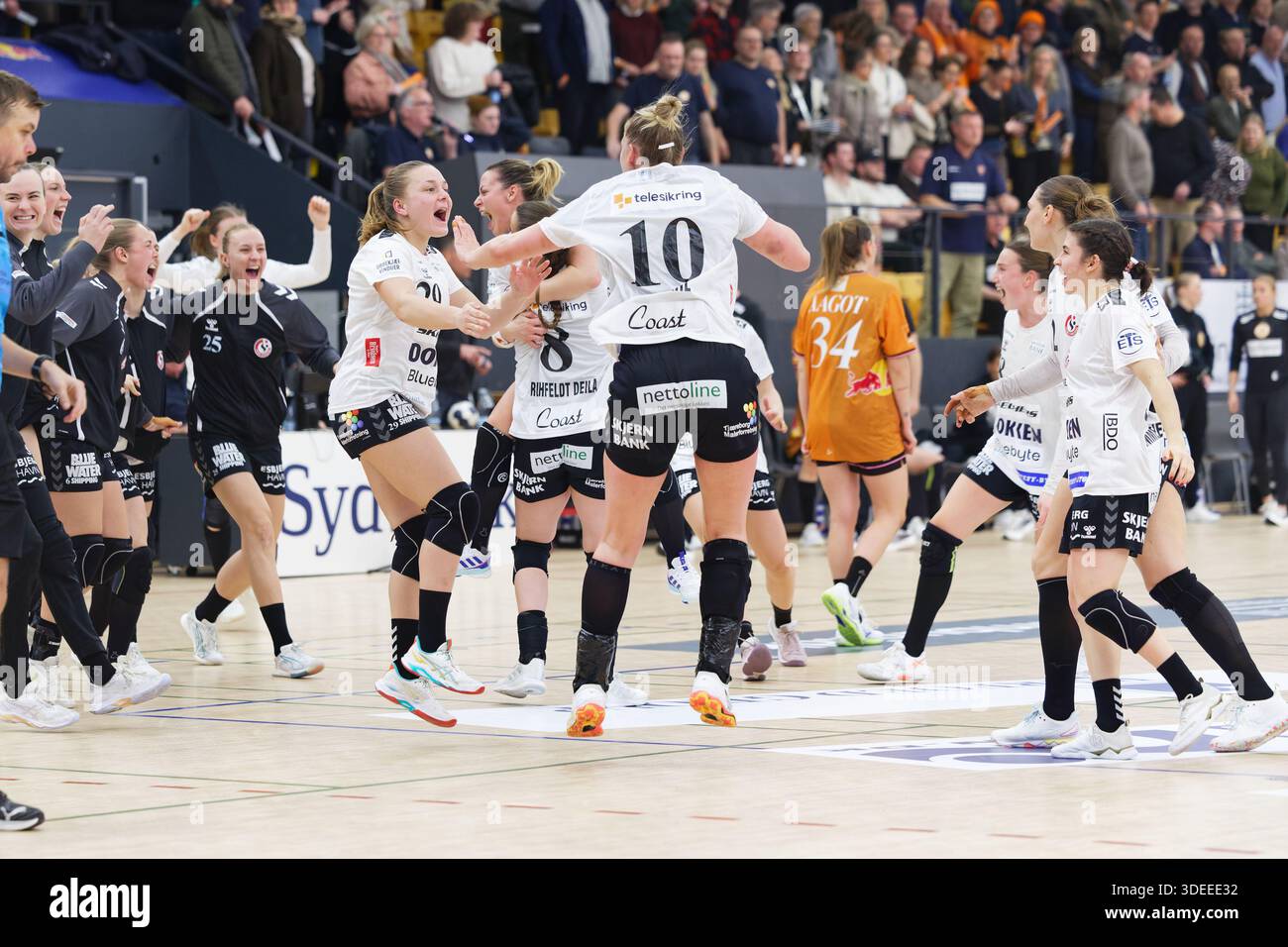 Odense, Denmark. 06th, January 2026. The players of Team Esbjerg seen ...