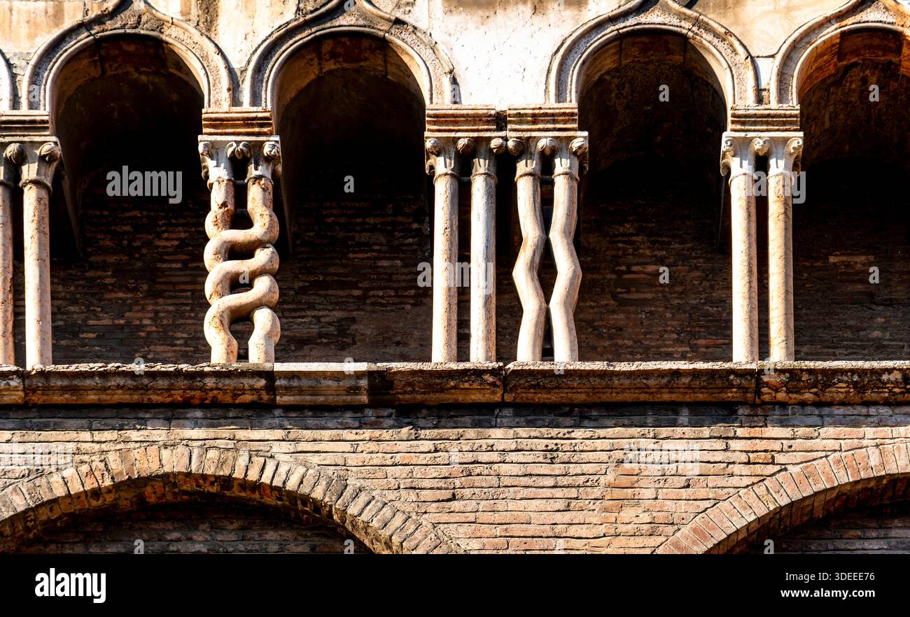 Featuring twisted shapes hi-res stock photography and images - Alamy
