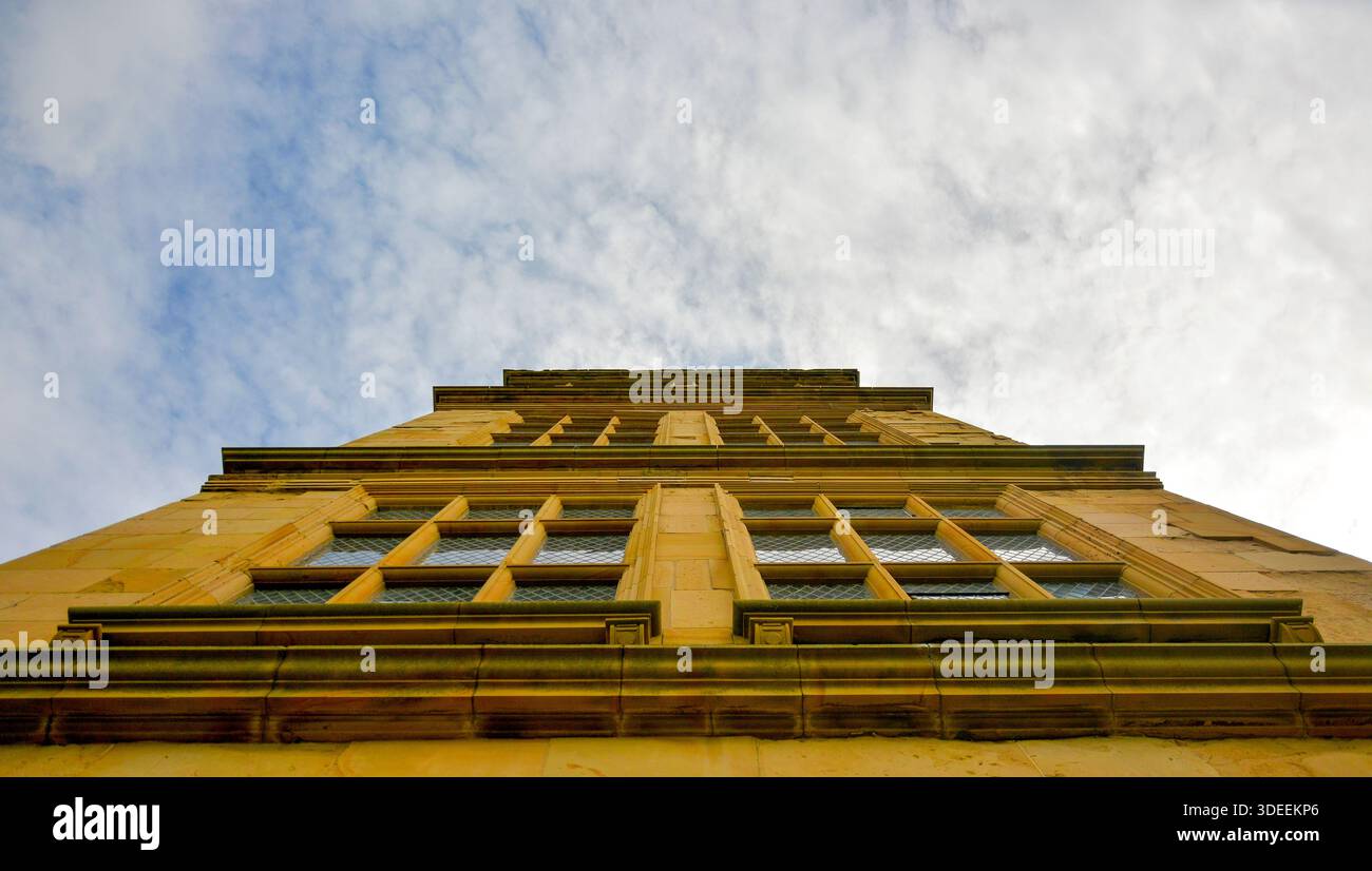 Tall and straight building hi-res stock photography and images - Alamy