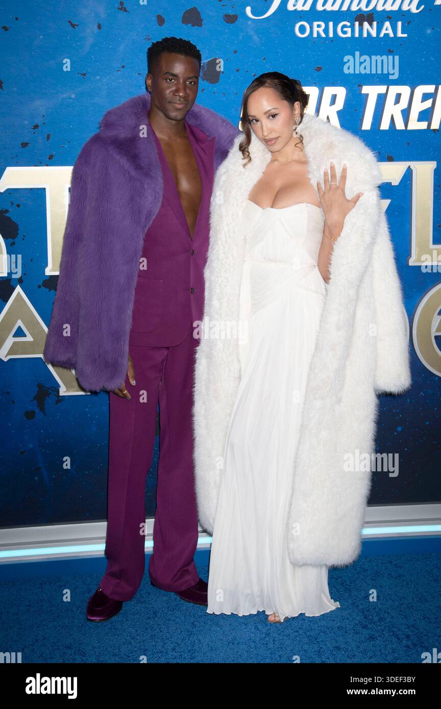Karim Diane mit Begleitung bei der Weltpremiere der Paramount+ Serie ...