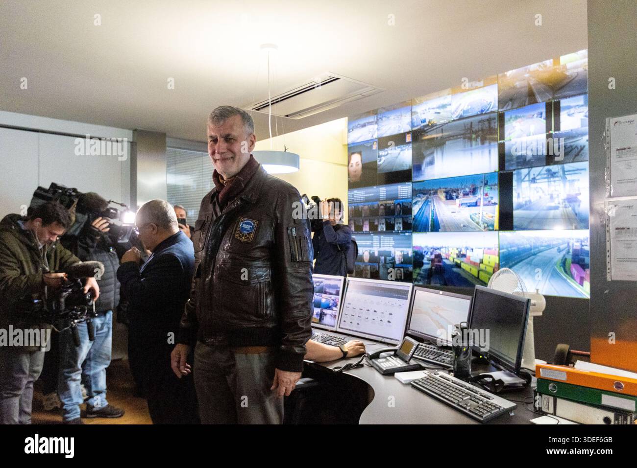 Admiral Gouveia e Melo visits the Port Security control center at Porto ...