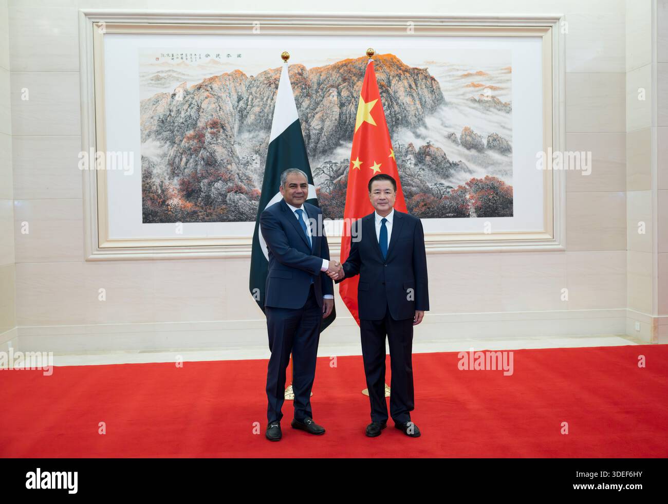 (260107) -- BEIJING, Jan. 7, 2026 (Xinhua) -- Chinese State Councilor ...