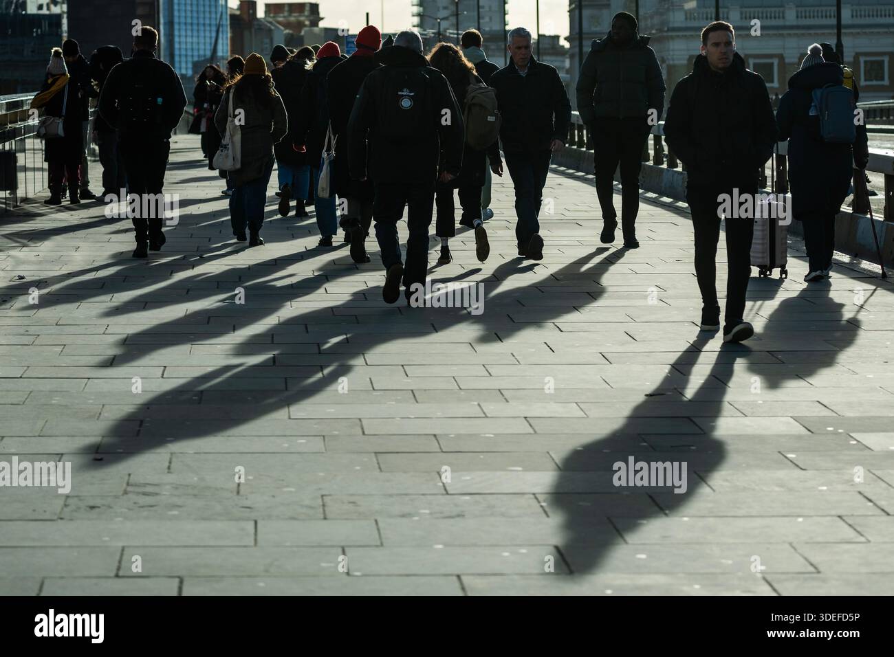 London, UK. 7th Jan, 2026. Commuters, workers and tourists walk over ...