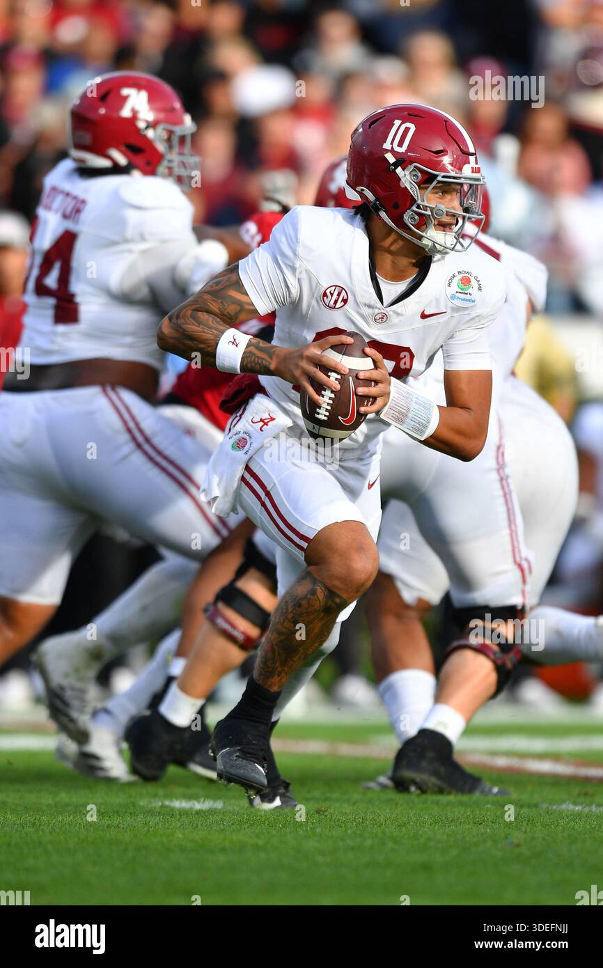 PASADENA, CA - JANUARY 01: QB Austin Mack #10 of the Alabama Crimson ...