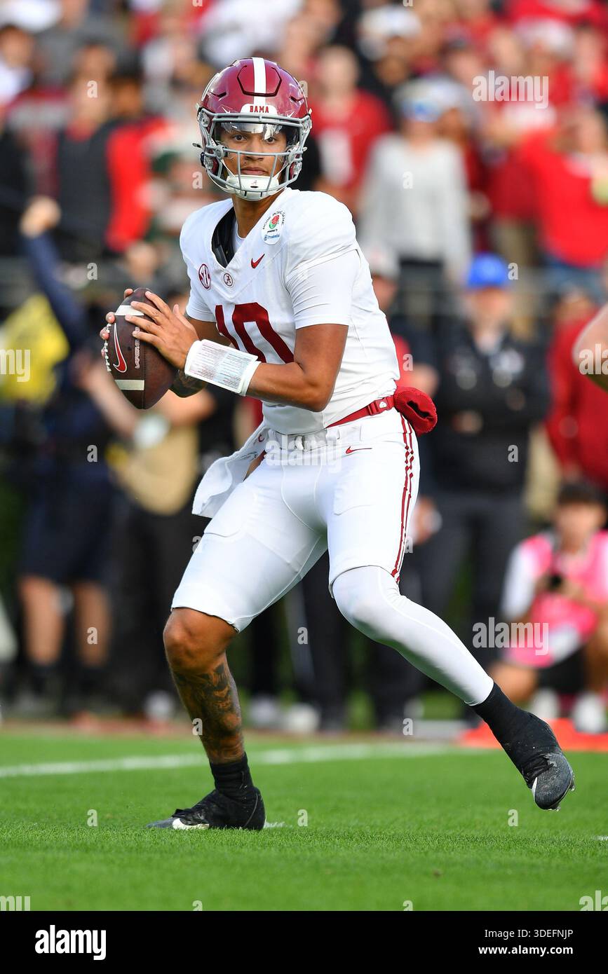 PASADENA, CA - JANUARY 01: QB Austin Mack #10 of the Alabama Crimson ...