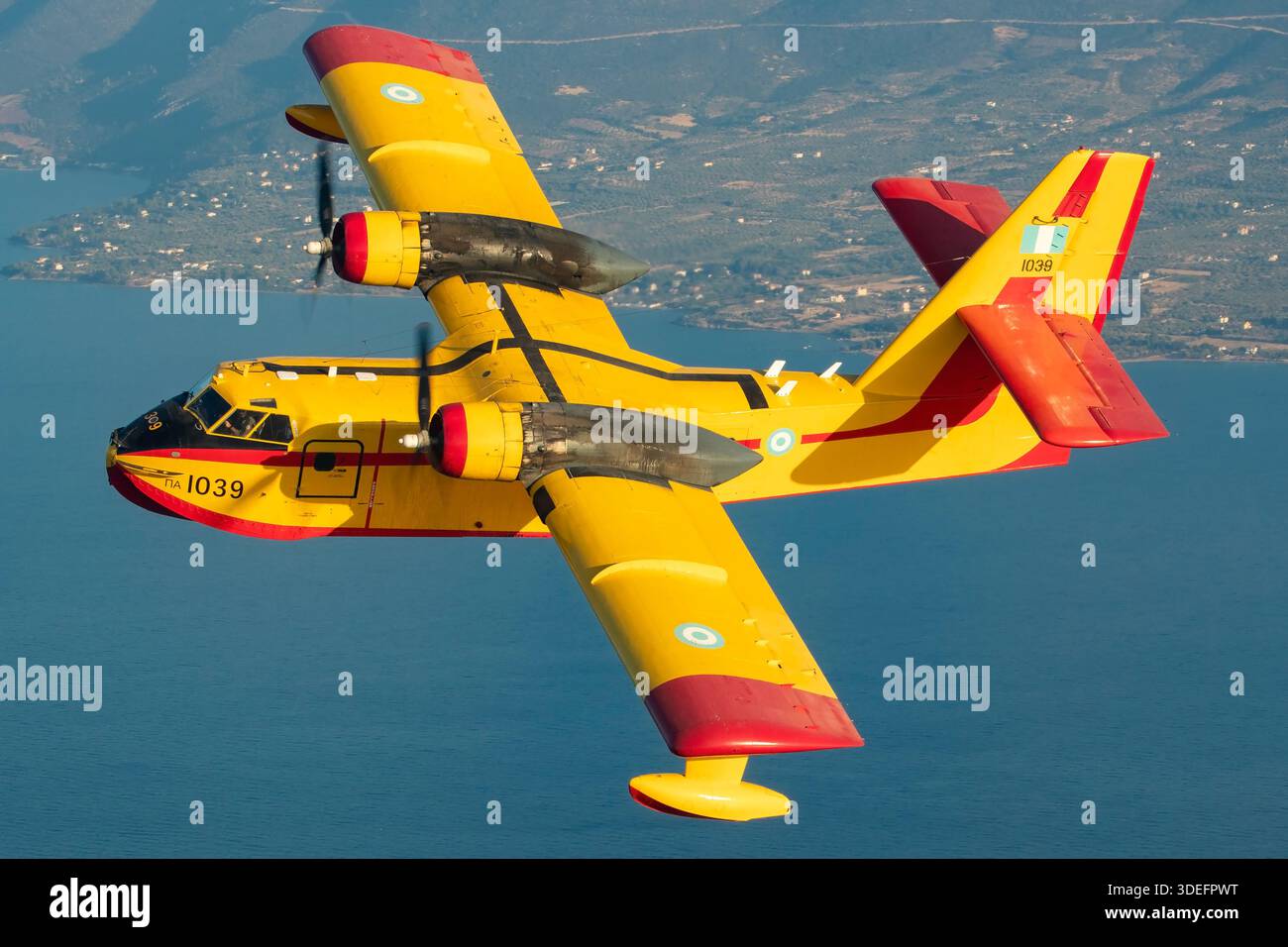 Aerial firefighting aircraft conducts hi-res stock photography and ...