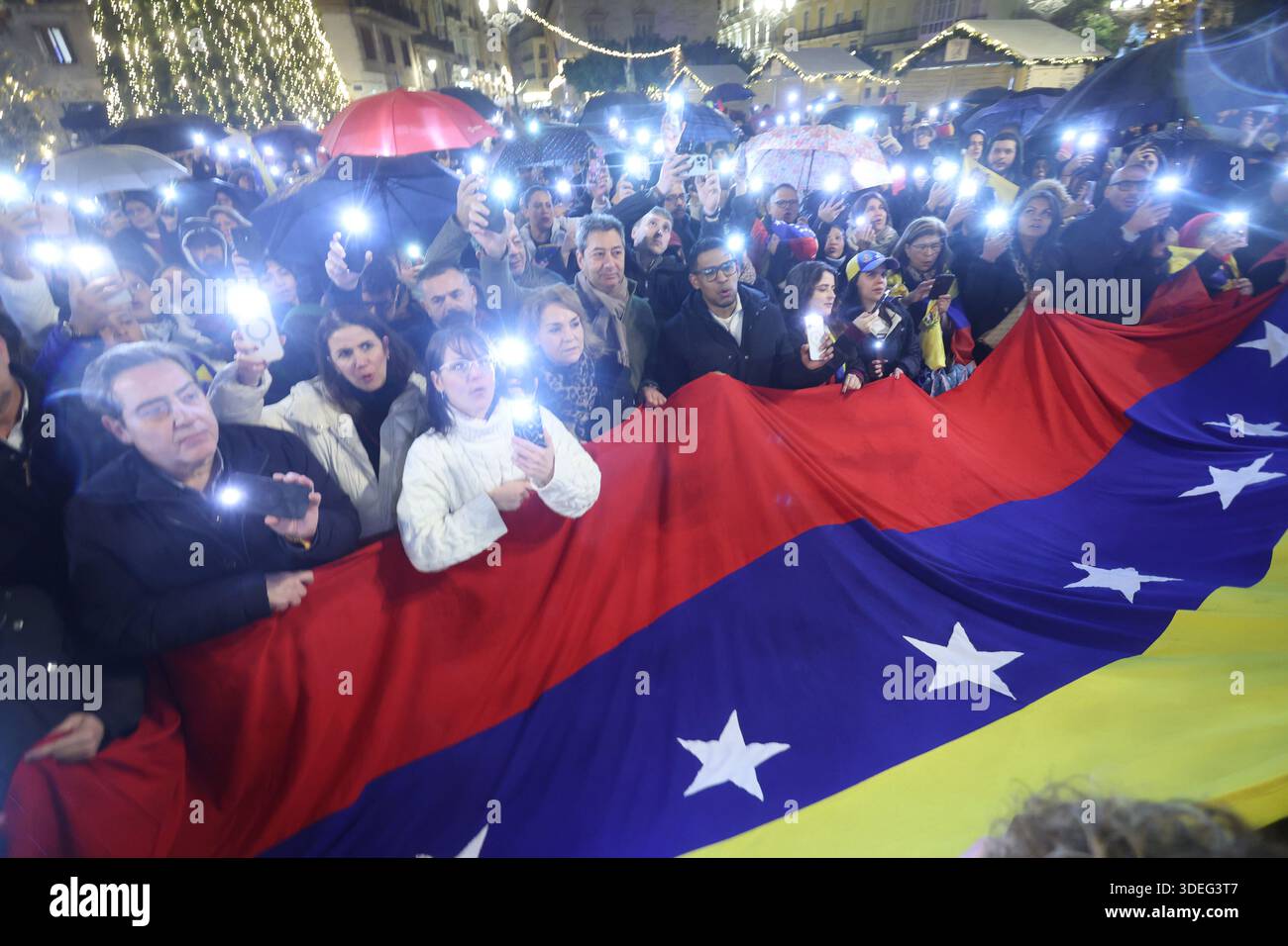 Venezuelan celebrate nicolas maduro capture hi-res stock photography ...