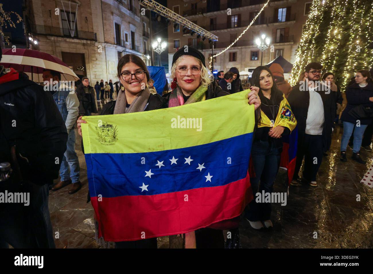 Venezuelan celebrate nicolas maduro capture hi-res stock photography ...