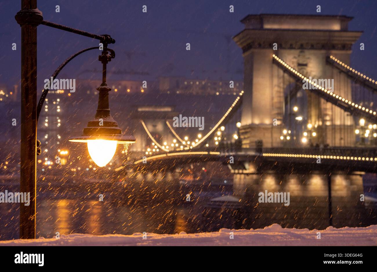 Budapest hungary january 2026 chain hi-res stock photography and images ...