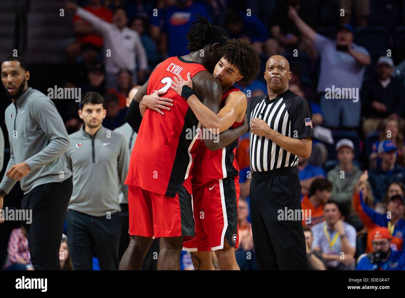 Georgia center Somtochukwu Cyril (2) hugs guard Jordan Ross (right ...