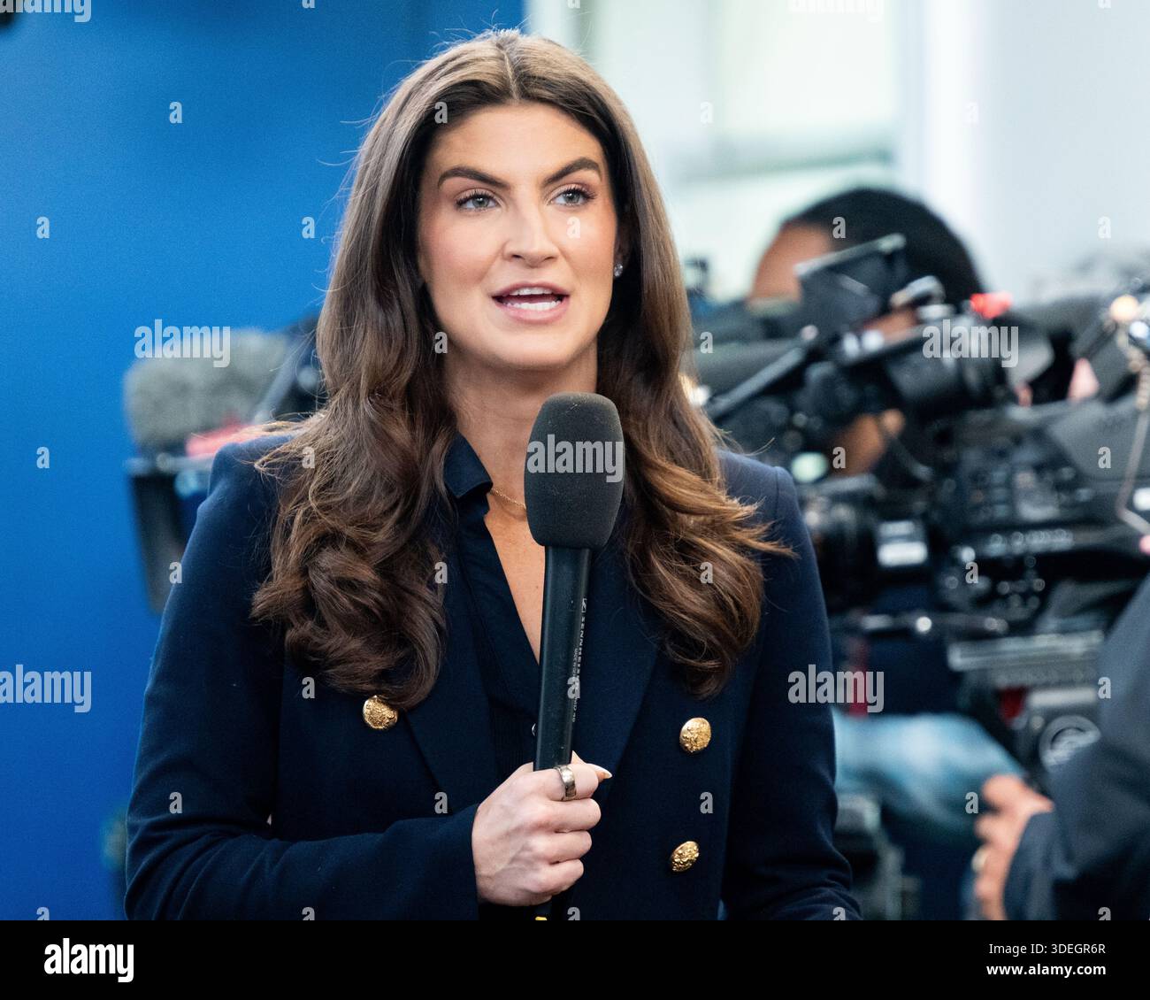 Kaitlan Collins, news anchor at CNN, reporting from the White House ...