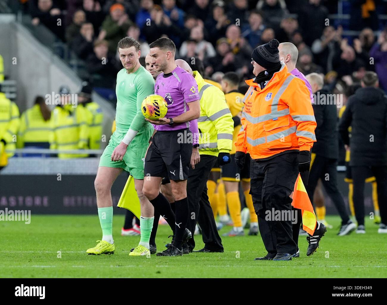 Everton goalkeeper Jordan Pickford speaks to the Referee Thomas Kirk at ...