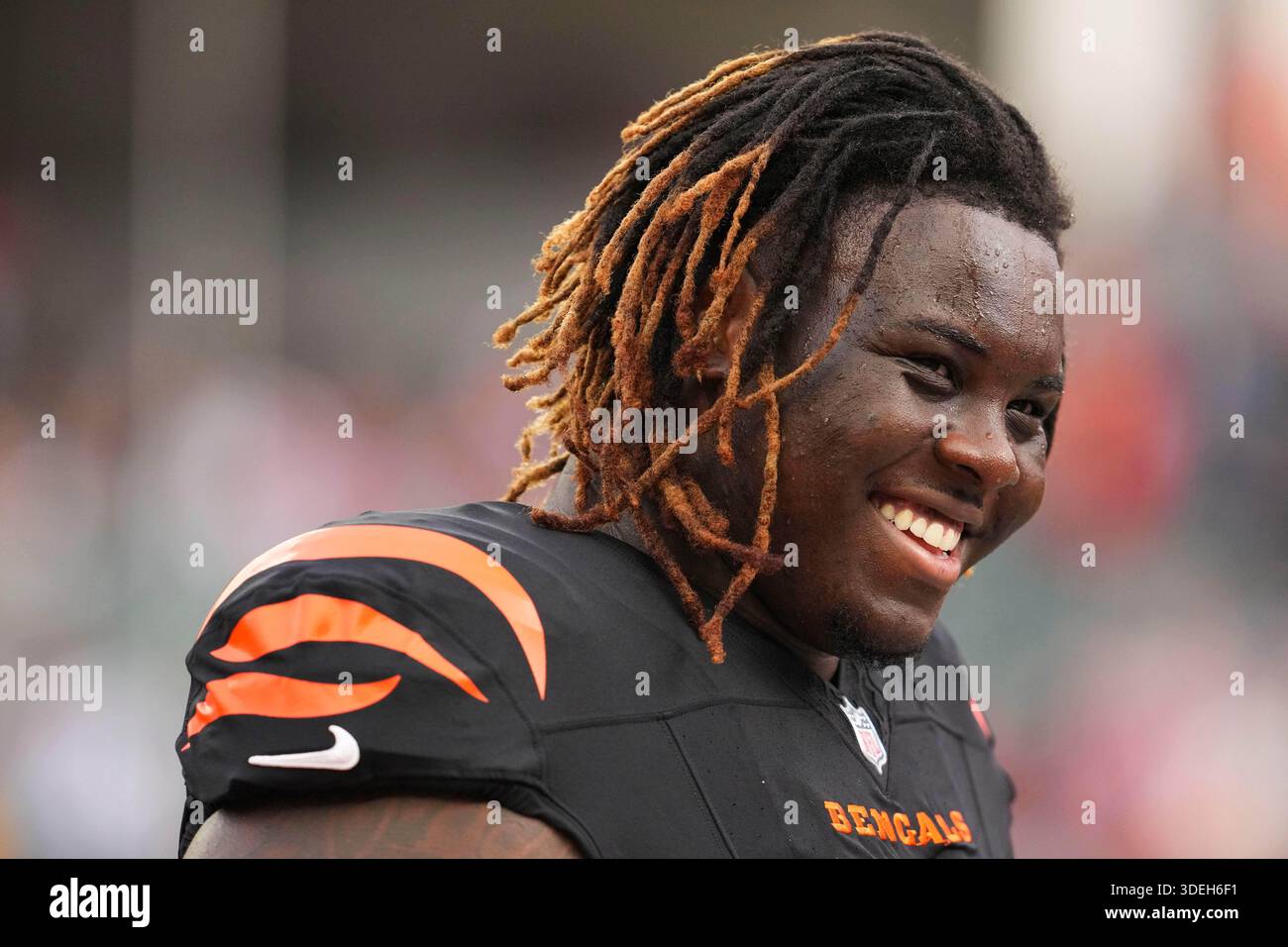 Cincinnati Bengals offensive tackle Amarius Mims (71) looks on prior to ...