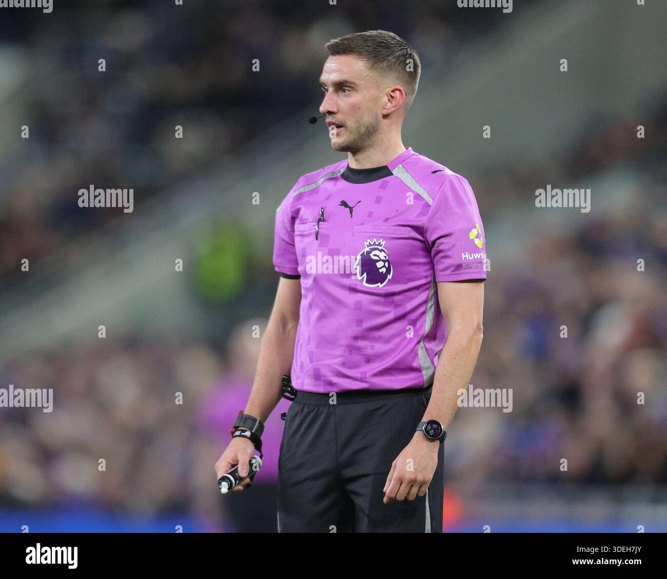 referee Thomas Kirk during the Premier League match Everton vs ...