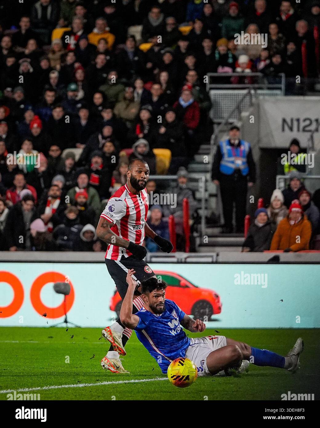 Igor Thiago of Brentford shoots on goal during the Premier League match ...