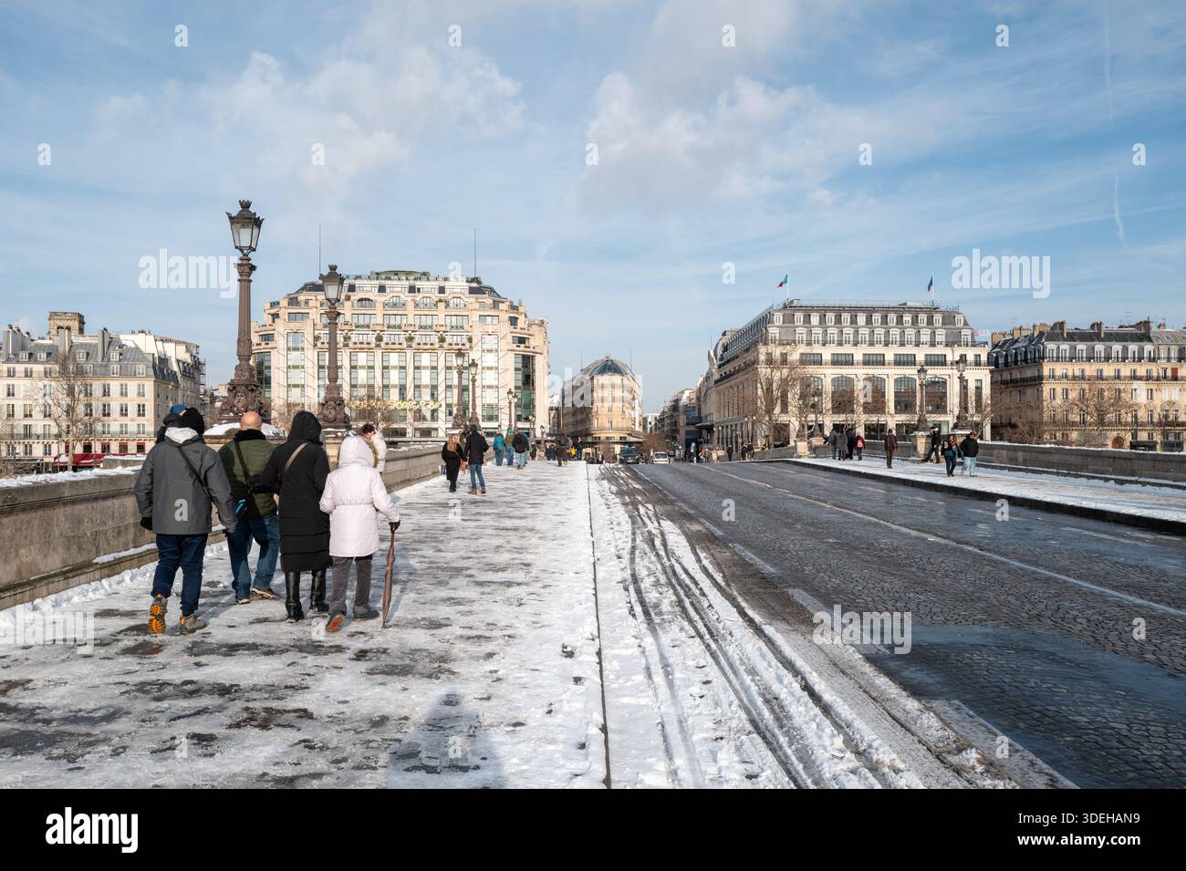Paris france january 2026 winter hi-res stock photography and images ...