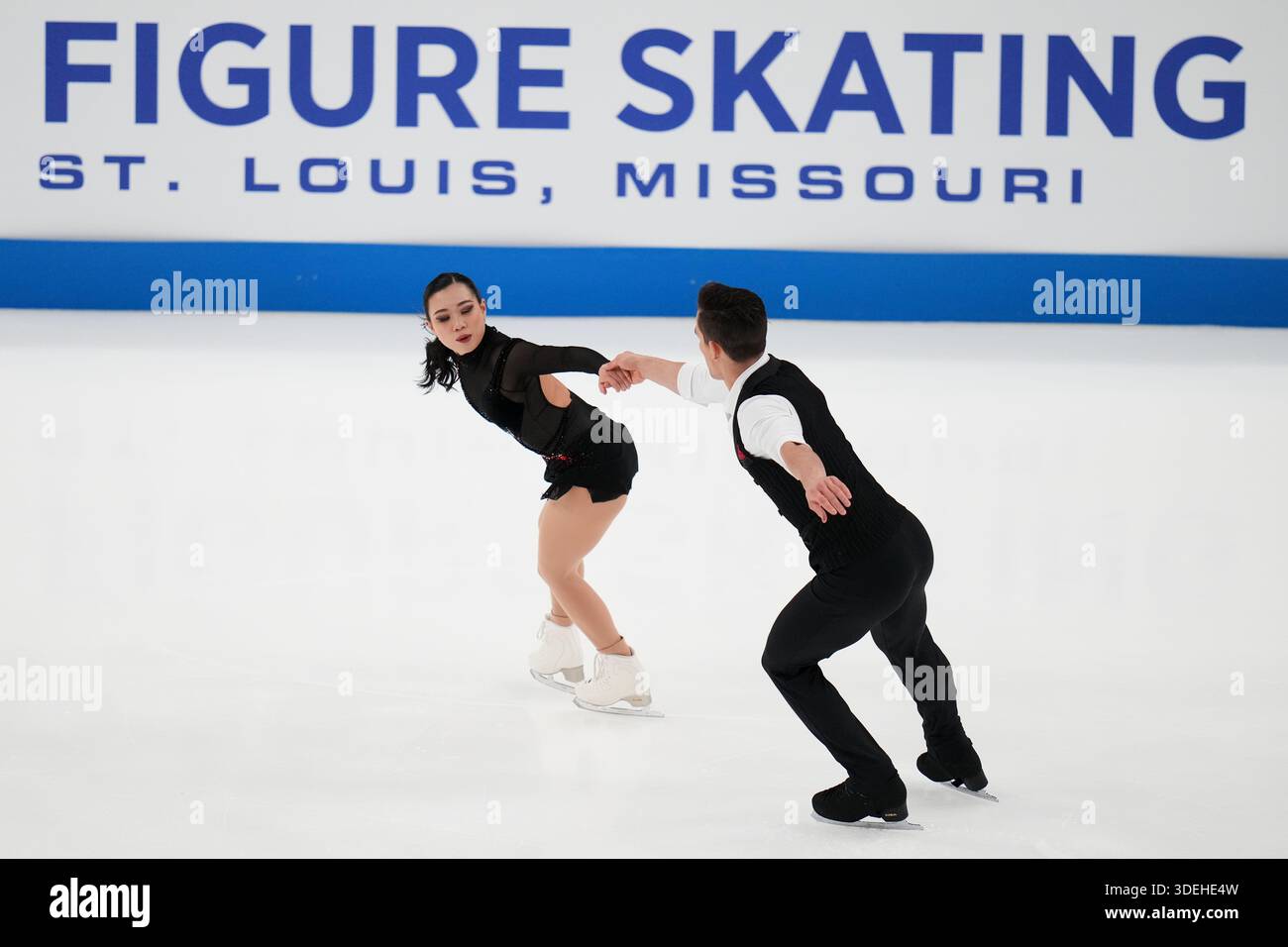 Audrey Shin and Balazs Nagy compete during the pairs short program at ...