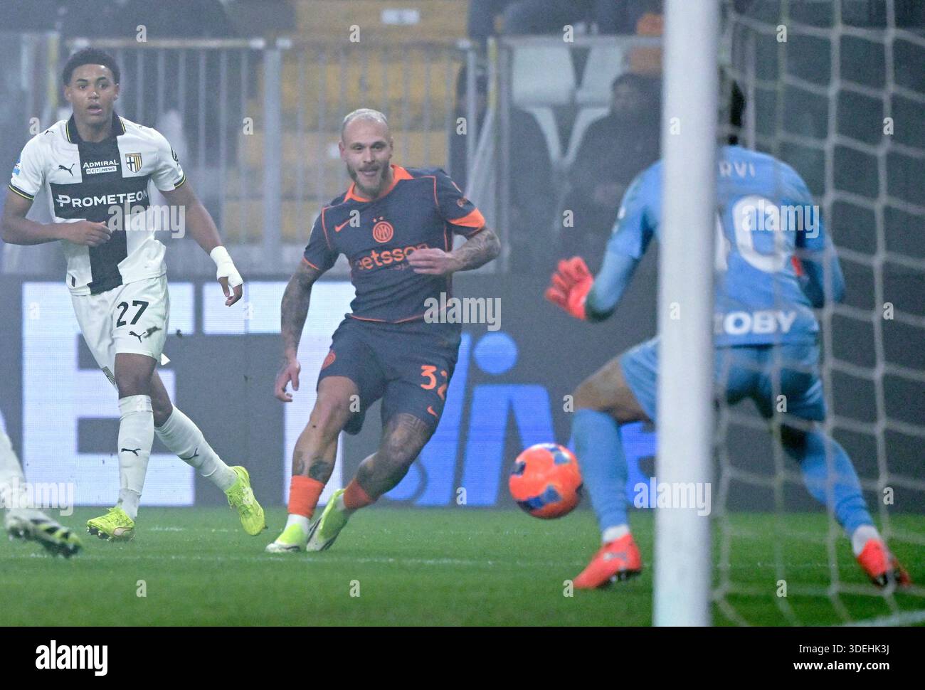 (260108) -- PARMA, Jan. 8, 2026 (Xinhua) -- Inter Milan's Federico ...