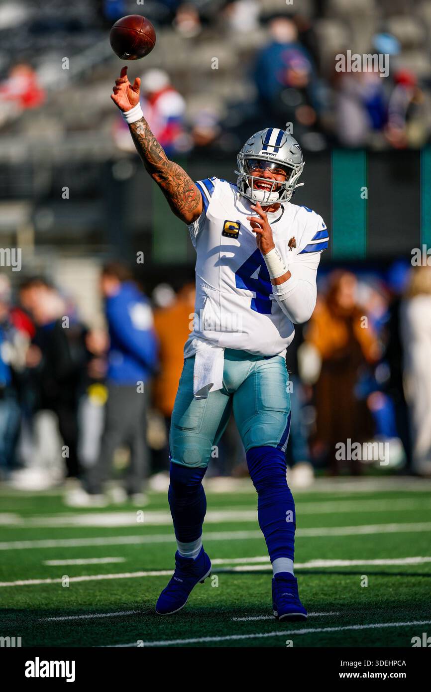 Dallas Cowboys quarterback Dak Prescott (4) warms up before an NFL ...