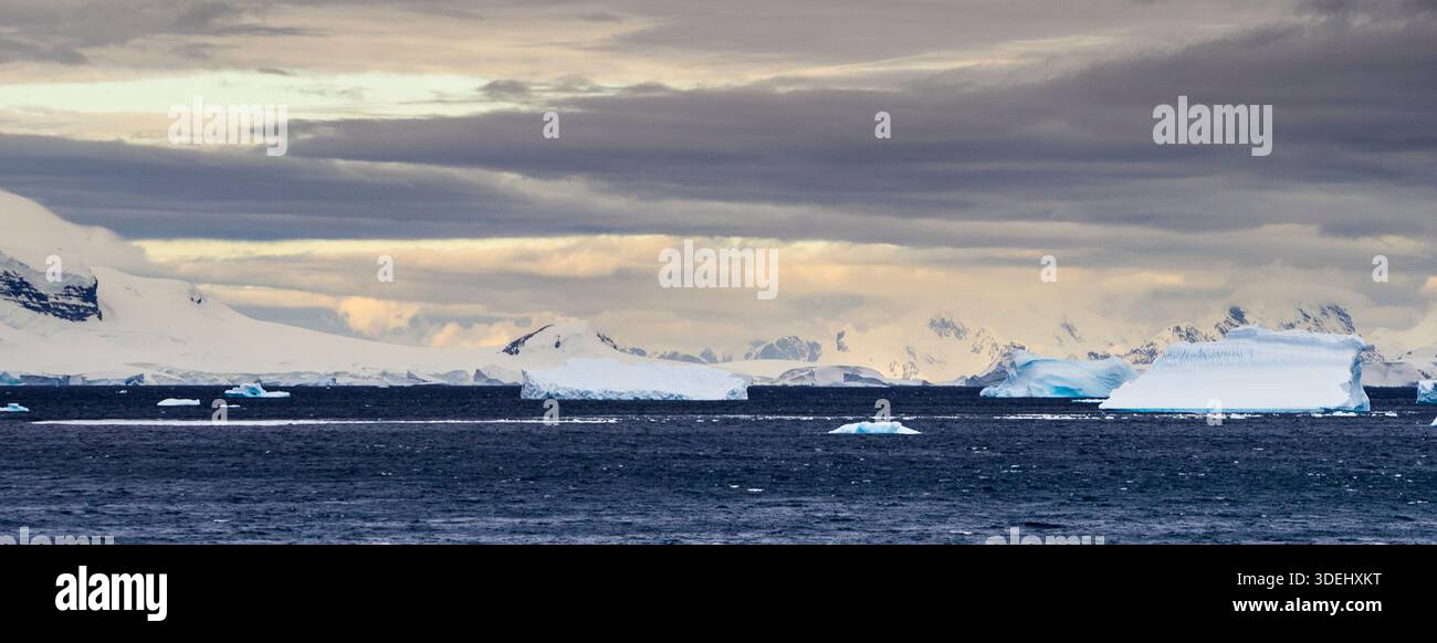 Icebergs abd Graham Land, Lemaire Channel, Wilhelm Archipelago ...