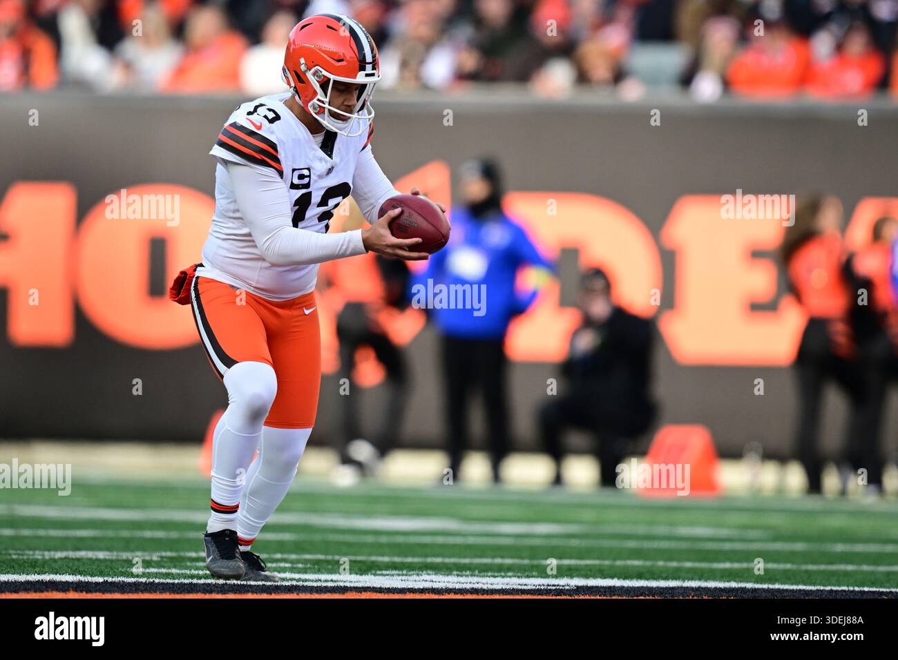 Cleveland Browns punter Corey Bojorquez punts during the second half of ...