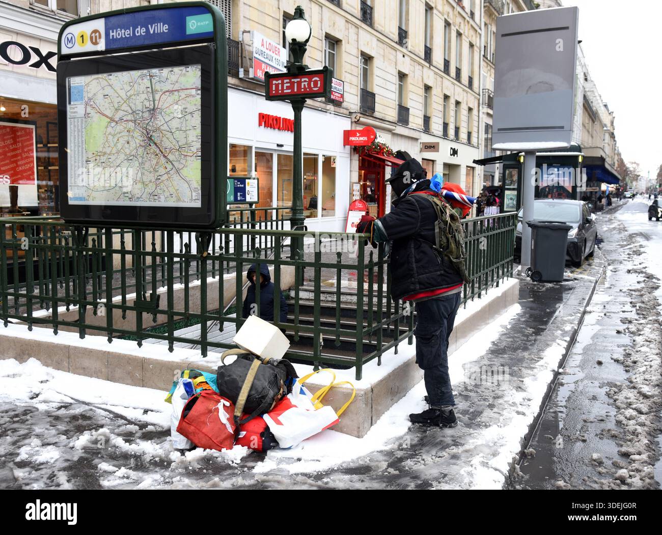Paris france january 2026 people hi-res stock photography and images ...