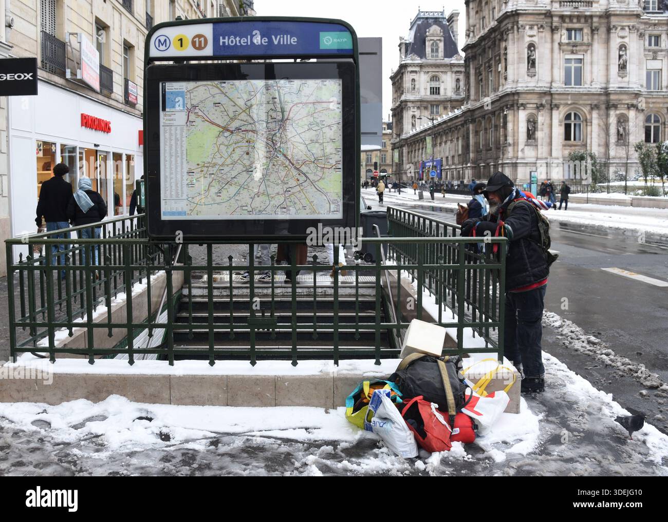 Paris france january 2026 people hi-res stock photography and images ...