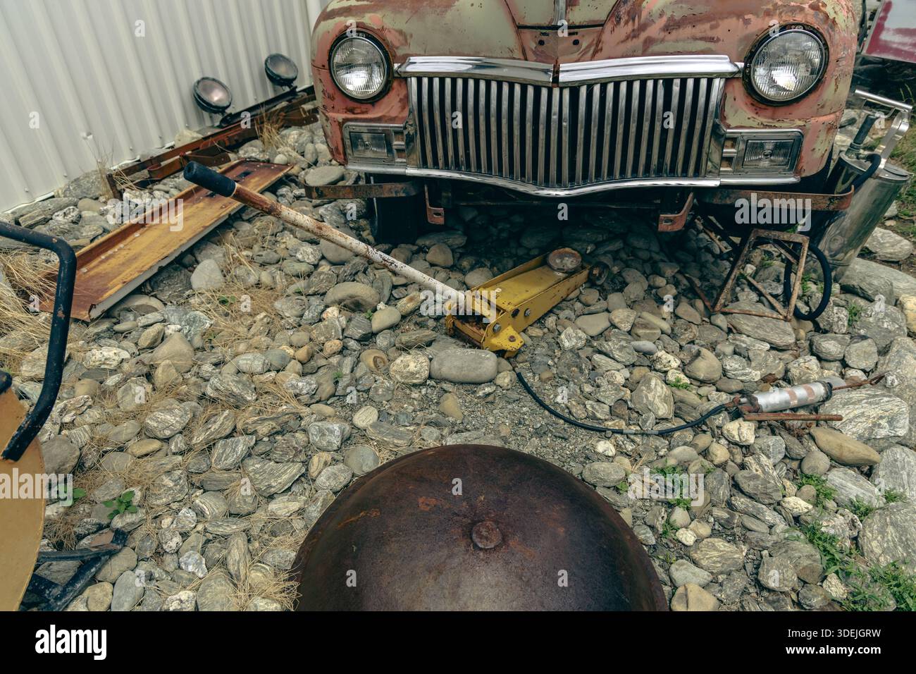 Classic car repair restoration hi-res stock photography and images - Alamy