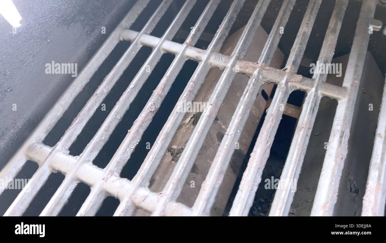 Dirty grill grates with burnt food residue Stock Photo - Alamy