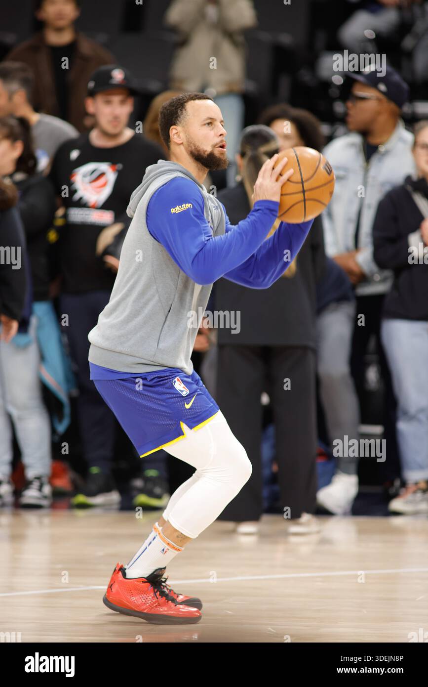 INGLEWOOD, CA - JANUARY 05: Golden State Warriors guard Stephen Curry ...