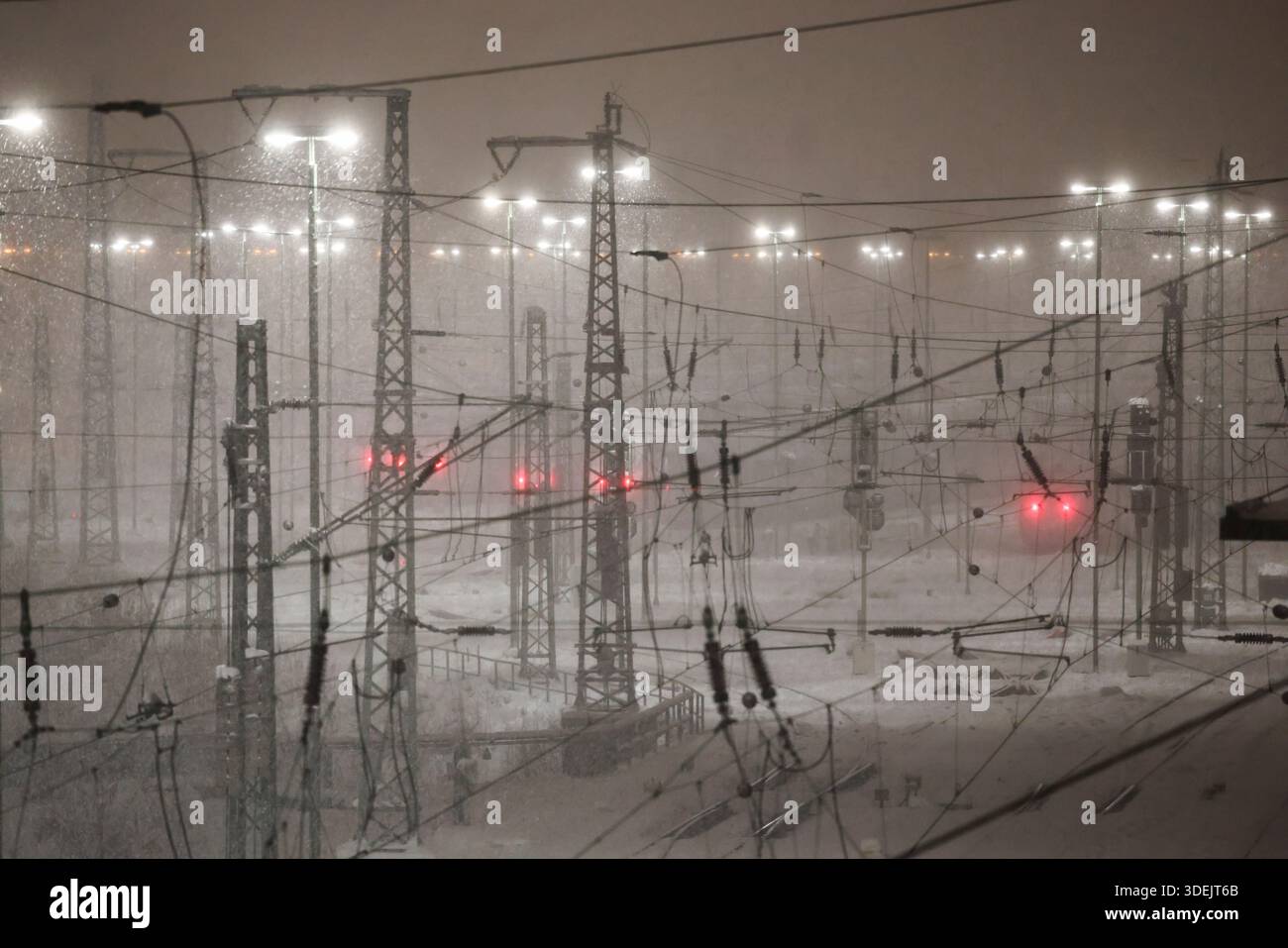 dpatop - 08 January 2026, Hamburg: Deutsche Bahn (DB) ICE trains stand ...