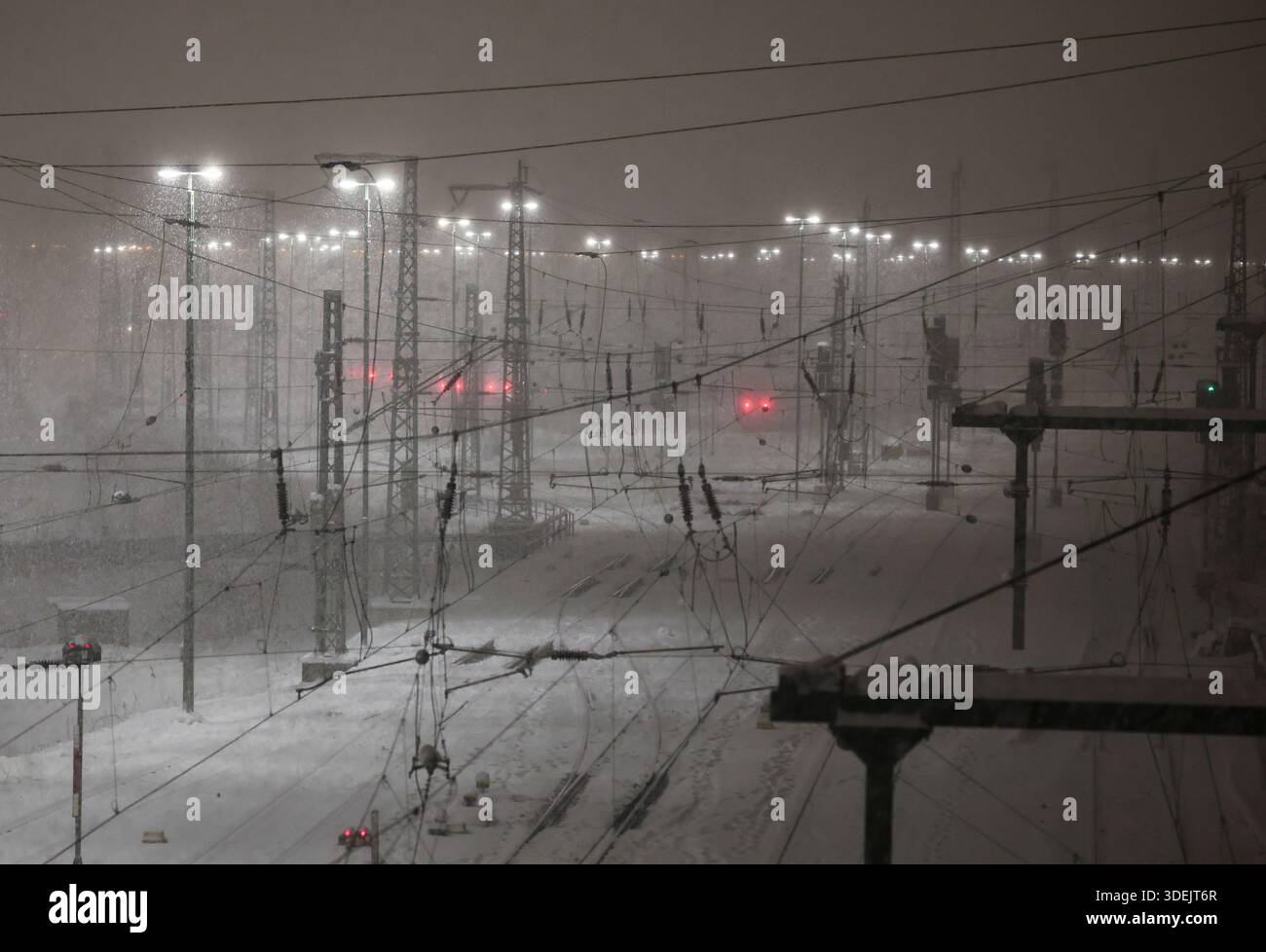 08 January 2026, Hamburg: Deutsche Bahn (DB) ICE trains stand on the ...