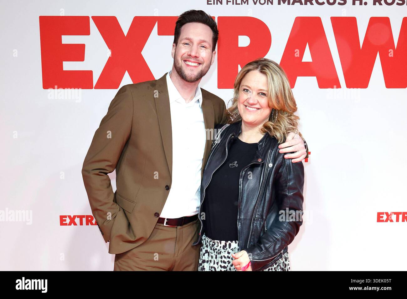 Sven Kroll und Lisa Feller bei der Weltpremiere des Kinofilms ...