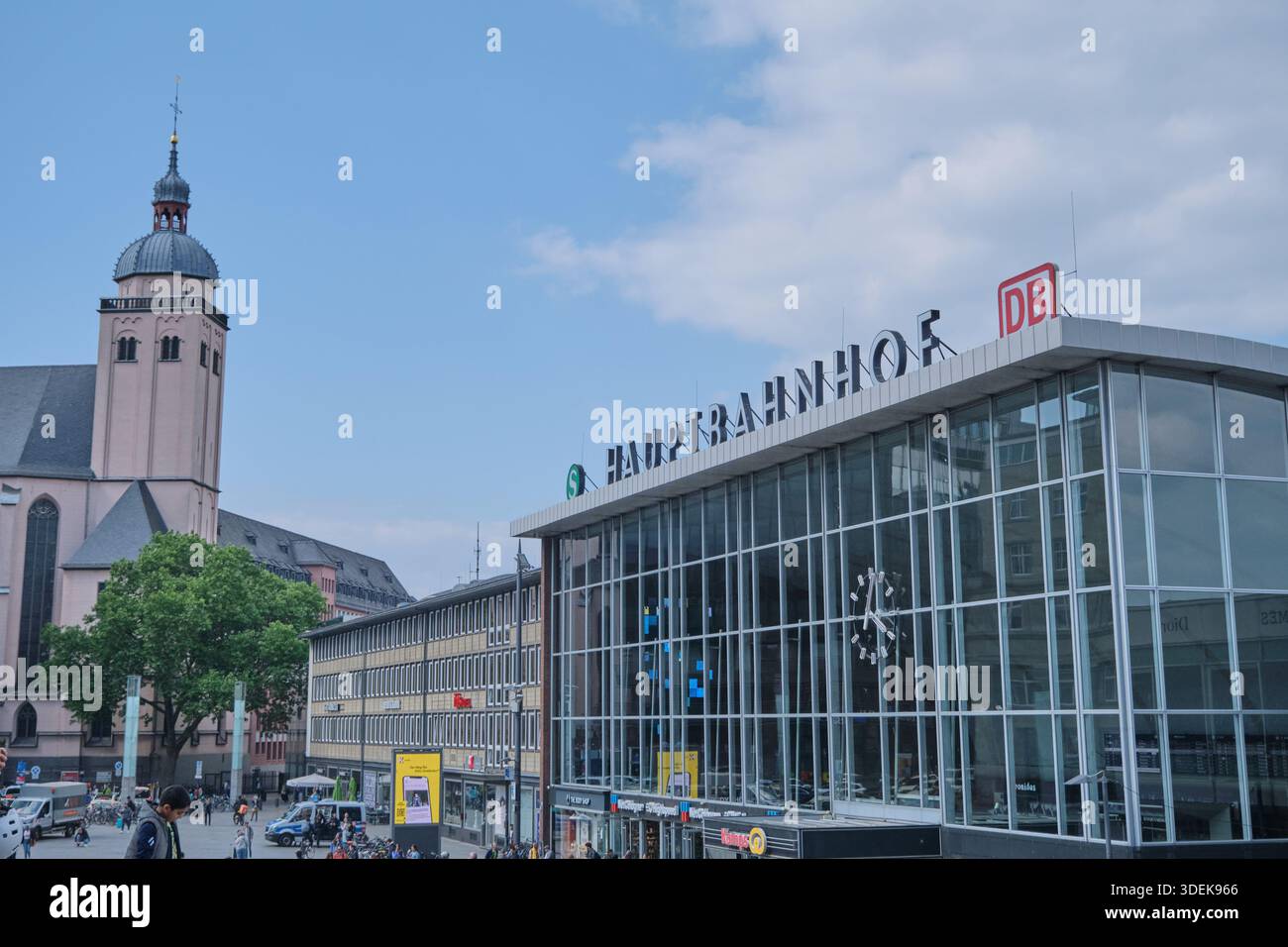 Dynamic street view capturing hi-res stock photography and images - Alamy