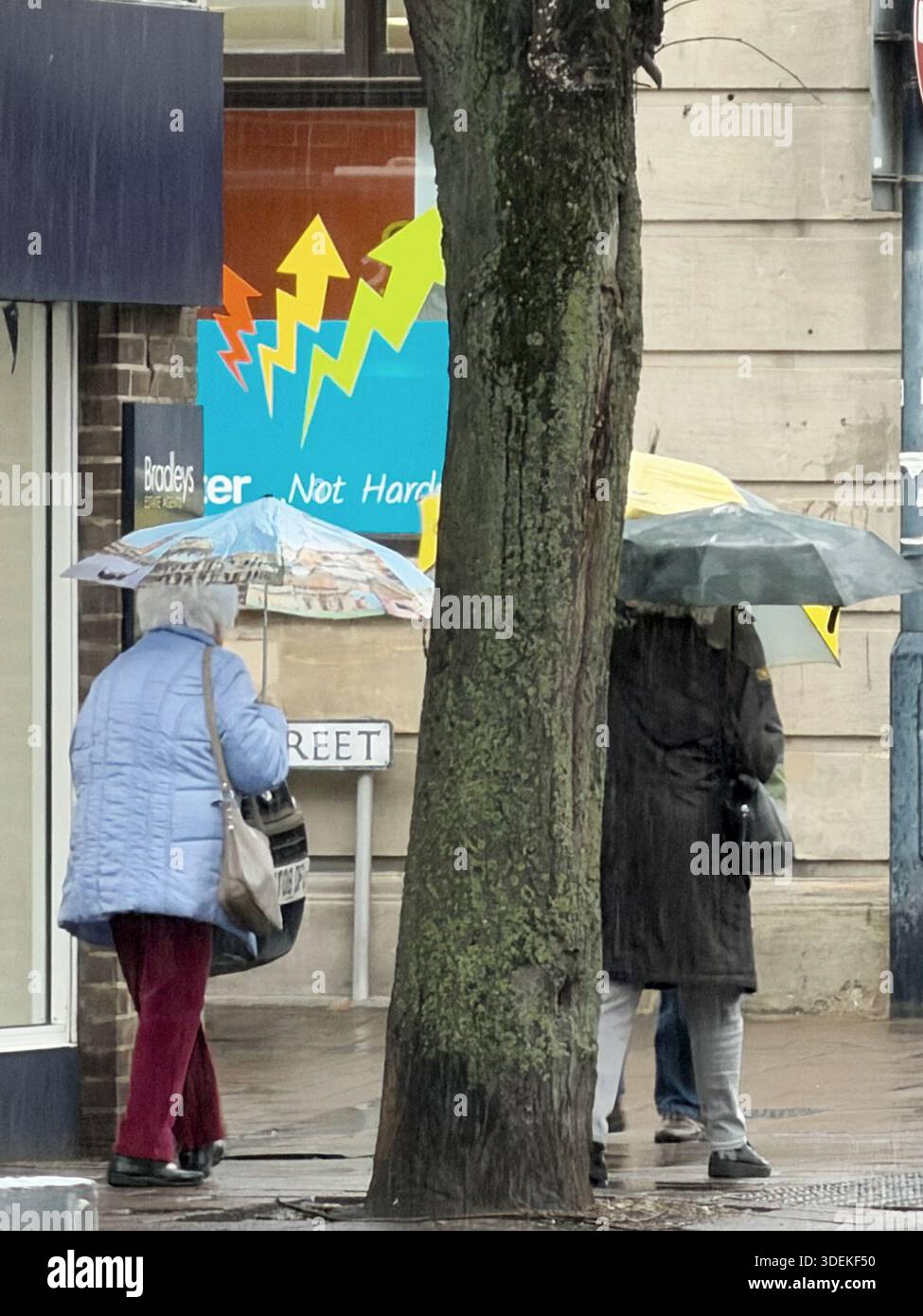 Teignmouth, Devon, UK. 8th January, 2026. UK Weather: Storm Goretti ...