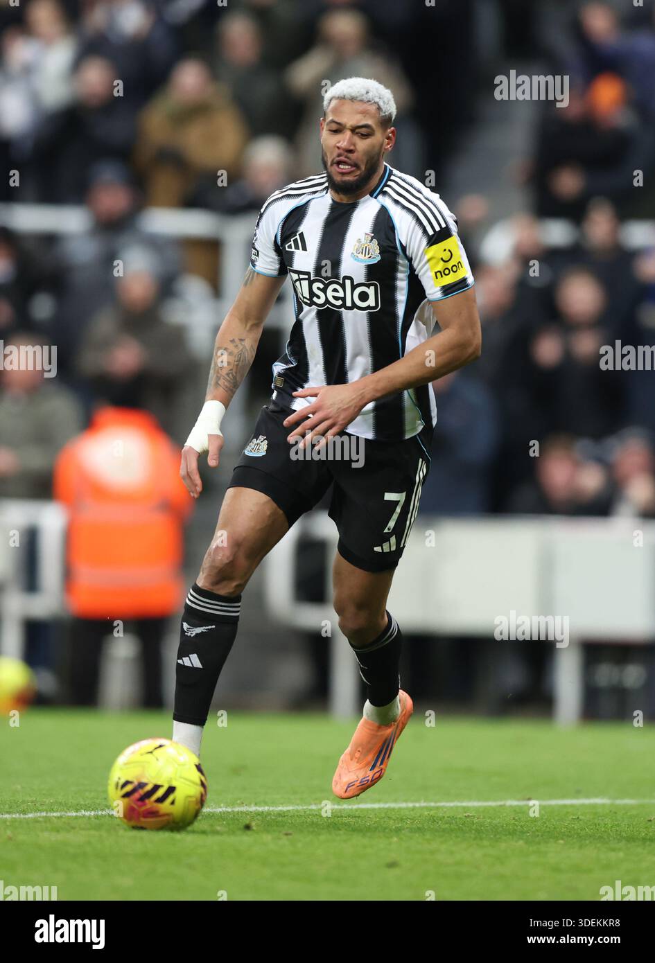 Newcastle Upon Tyne, England, 7th January 2026. Joelinton of Newcastle ...