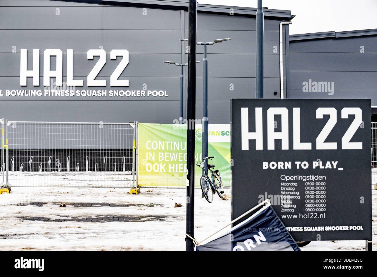 UTRECHT - Part of the HAL22 sports complex in Utrecht has collapsed ...